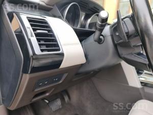 Pelēks Land Rover Discovery 2017 Rīga, ar dzinēja tilpumu 2.00 L un nobraukumu 156 tūkst. km par 18900 €, foto 10 vietnē AUTOMOTO.COM.LV
