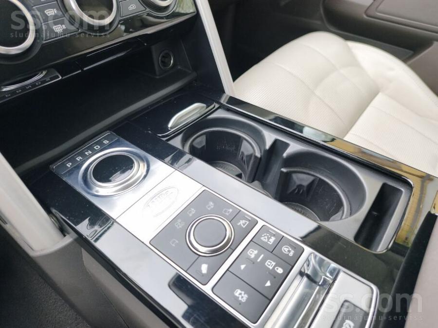 Pelēks Land Rover Discovery 2017 Rīga, ar dzinēja tilpumu 2.00 L un nobraukumu 156 tūkst. km par 18900 €, foto 26 vietnē AUTOMOTO.COM.LV