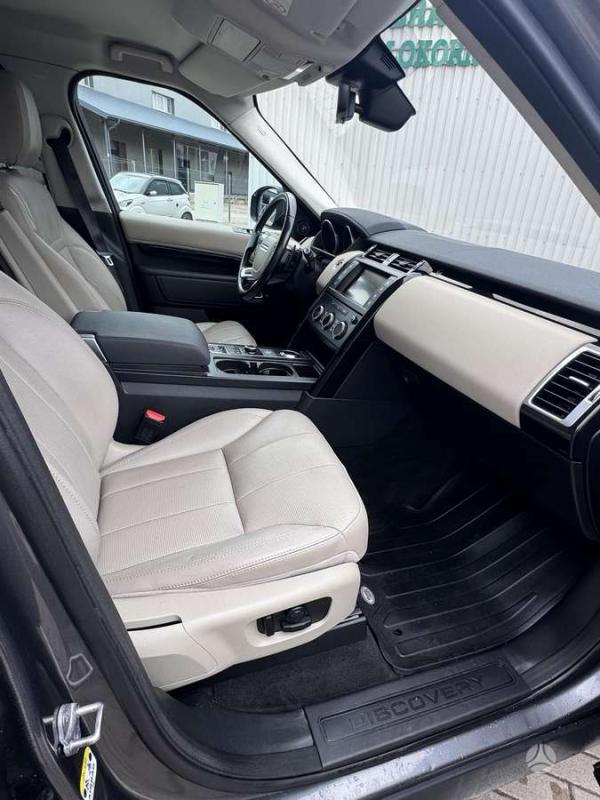 Grey Land Rover Discovery 2017 in Taurage, with an engine capacity of 2.00 L and mileage of 173 thousand km for 15750 €, photo 8 on AUTOMOTO.COM.LV