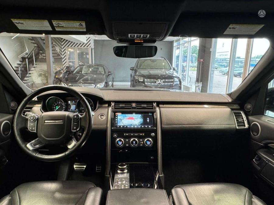 Grey Land Rover Discovery 2017 in Riga, with an engine capacity of 2.99 L and mileage of 128 thousand km for 22490 €, photo 11 on AUTOMOTO.COM.LV