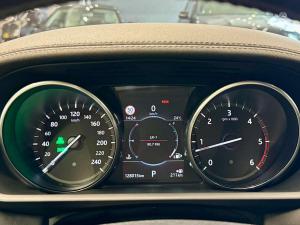 Grey Land Rover Discovery 2017 in Riga, with an engine capacity of 2.99 L and mileage of 128 thousand km for 22490 €, photo 14 on AUTOMOTO.COM.LV