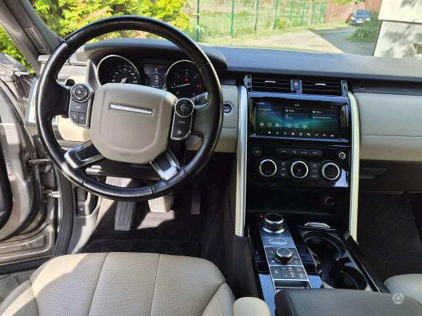 Grey Land Rover Discovery 2017 in Vilnius, with an engine capacity of 2.99 L and mileage of 133 thousand km for 18300 €, photo 3 on AUTOMOTO.COM.LV