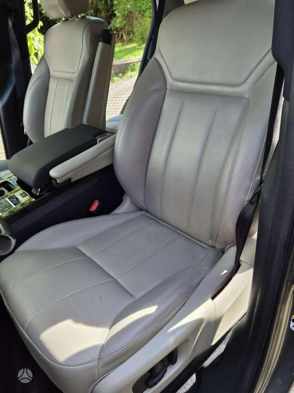 Grey Land Rover Discovery 2017 in Vilnius, with an engine capacity of 2.99 L and mileage of 133 thousand km for 18300 €, photo 4 on AUTOMOTO.COM.LV