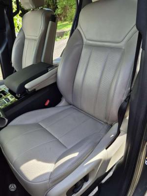 Grey Land Rover Discovery 2017 in Vilnius, with an engine capacity of 2.99 L and mileage of 133 thousand km for 18300 €, photo 4 on AUTOMOTO.COM.LV
