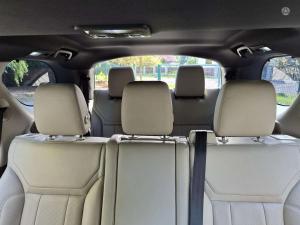 Grey Land Rover Discovery 2017 in Vilnius, with an engine capacity of 2.99 L and mileage of 133 thousand km for 18300 €, photo 9 on AUTOMOTO.COM.LV