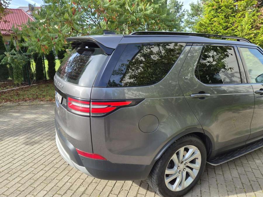 Grey Land Rover Discovery 2017 in Vilnius, with an engine capacity of 2.99 L and mileage of 133 thousand km for 18300 €, photo 14 on AUTOMOTO.COM.LV