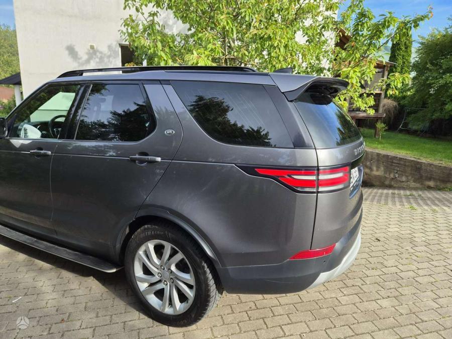 Grey Land Rover Discovery 2017 in Vilnius, with an engine capacity of 2.99 L and mileage of 133 thousand km for 18300 €, photo 15 on AUTOMOTO.COM.LV