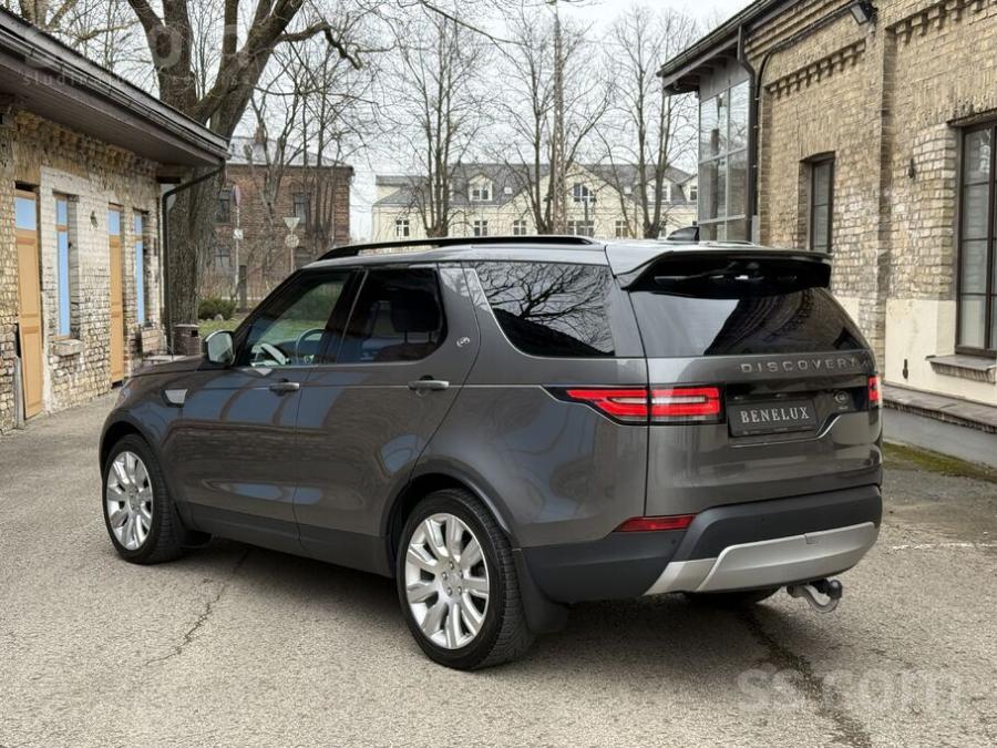 Grey Land Rover Discovery 2018 in Riga, with an engine capacity of 2.00 L and mileage of 128 thousand km for 33000 €, photo 4 on AUTOMOTO.COM.LV
