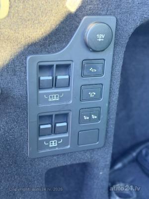 Grey Land Rover Discovery 2018 in Rapla, with an engine capacity of 3.00 L and mileage of 153 thousand km for 31900 €, photo 19 on AUTOMOTO.COM.LV