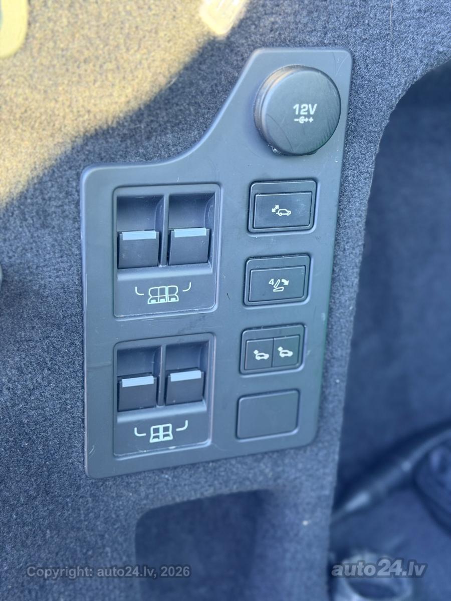 Grey Land Rover Discovery 2018 in Rapla, with an engine capacity of 3.00 L and mileage of 153 thousand km for 31900 €, photo 19 on AUTOMOTO.COM.LV