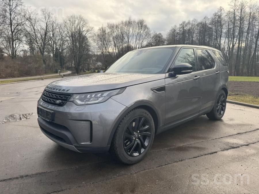 Grey Land Rover Discovery 2018 in Riga, with an engine capacity of 3.00 L and mileage of 140 thousand km for 23900 €, photo 4 on AUTOMOTO.COM.LV