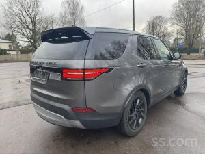 Grey Land Rover Discovery 2018 in Riga, with an engine capacity of 3.00 L and mileage of 140 thousand km for 23900 €, photo 5 on AUTOMOTO.COM.LV