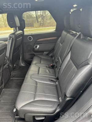 Grey Land Rover Discovery 2018 in Riga, with an engine capacity of 3.00 L and mileage of 140 thousand km for 23900 €, photo 10 on AUTOMOTO.COM.LV