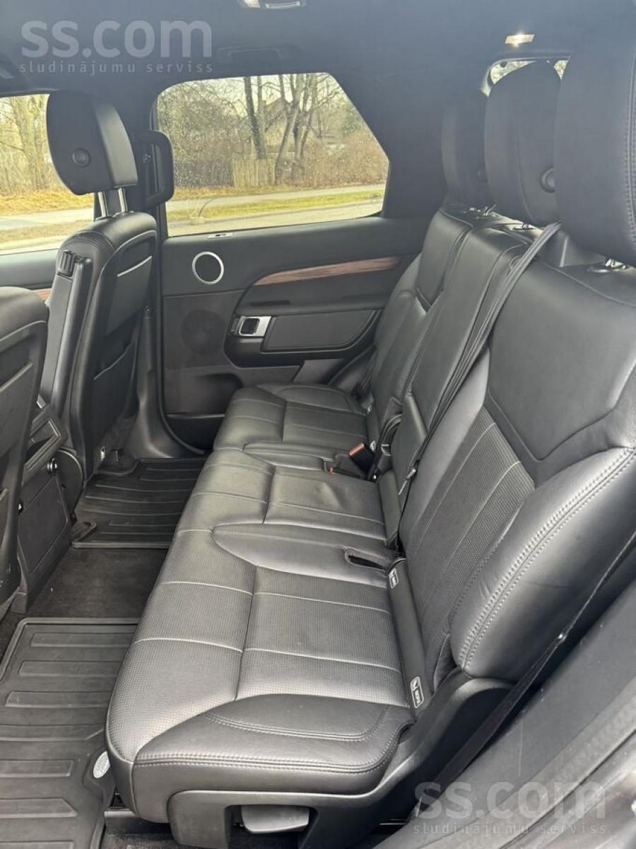 Grey Land Rover Discovery 2018 in Riga, with an engine capacity of 3.00 L and mileage of 140 thousand km for 23900 €, photo 10 on AUTOMOTO.COM.LV