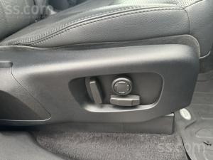 Grey Land Rover Discovery 2018 in Riga, with an engine capacity of 3.00 L and mileage of 140 thousand km for 23900 €, photo 11 on AUTOMOTO.COM.LV