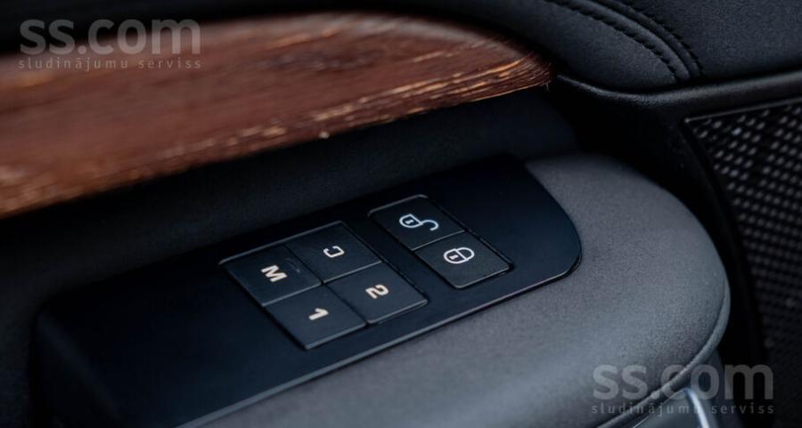 Pelēks Land Rover Discovery 2018 Rīga, ar dzinēja tilpumu 3.00 L un nobraukumu 147 tūkst. km par 21500 €, foto 13 vietnē AUTOMOTO.COM.LV