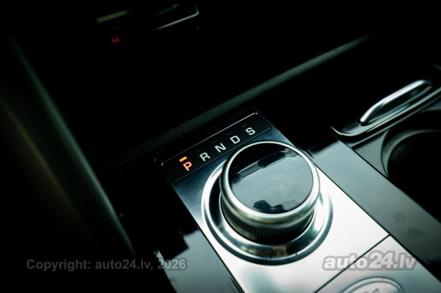 Pelēks Land Rover Discovery 2018 Tallina, ar dzinēja tilpumu 3.00 L un nobraukumu 161 tūkst. km par 29900 €, foto 19 vietnē AUTOMOTO.COM.LV