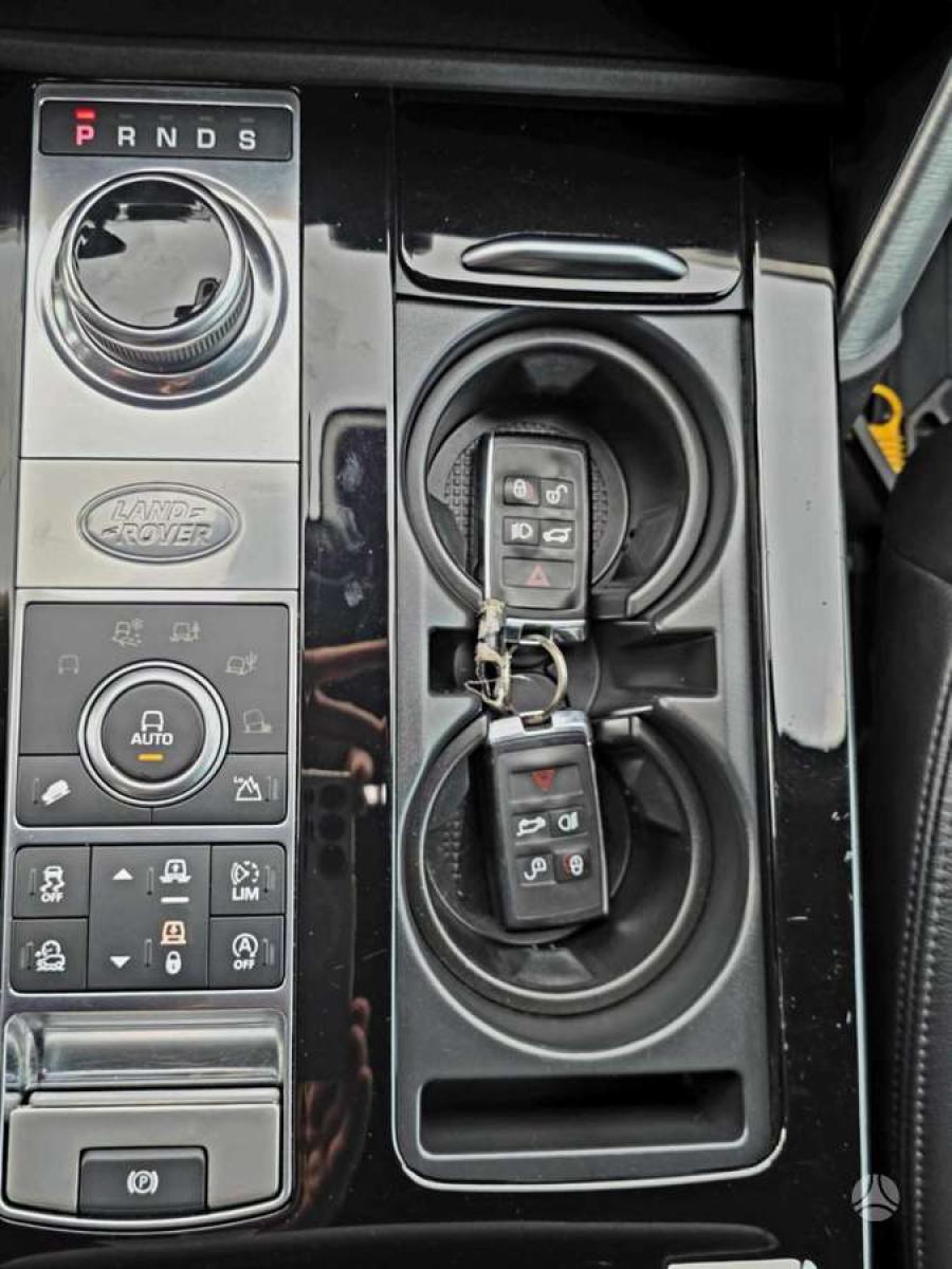 Pelēks Land Rover Discovery 2018 Šauļi, ar dzinēja tilpumu 3.00 L un nobraukumu 199 tūkst. km par 18250 €, foto 20 vietnē AUTOMOTO.COM.LV