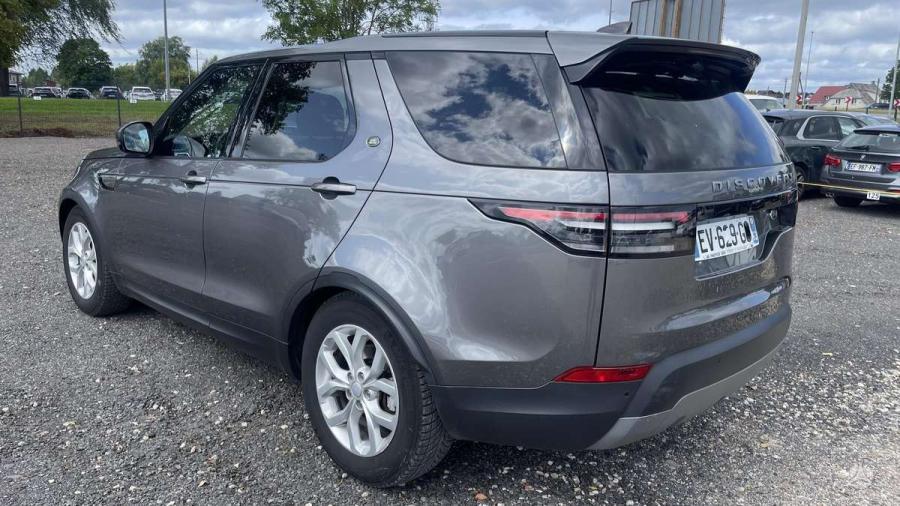 Grey Land Rover Discovery 2018 in Taurage, with an engine capacity of 2.00 L and mileage of 160 thousand km for 12900 €, photo 7 on AUTOMOTO.COM.LV