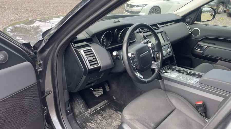 Grey Land Rover Discovery 2018 in Taurage, with an engine capacity of 2.00 L and mileage of 160 thousand km for 12900 €, photo 11 on AUTOMOTO.COM.LV