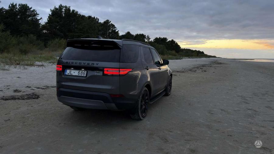 Grey Land Rover Discovery 2018 in Jurmala, with an engine capacity of 2.99 L and mileage of 210 thousand km for 19200 €, photo 5 on AUTOMOTO.COM.LV