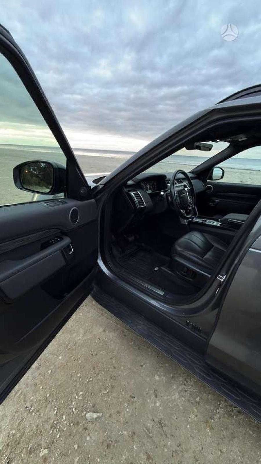 Grey Land Rover Discovery 2018 in Jurmala, with an engine capacity of 2.99 L and mileage of 210 thousand km for 19200 €, photo 10 on AUTOMOTO.COM.LV