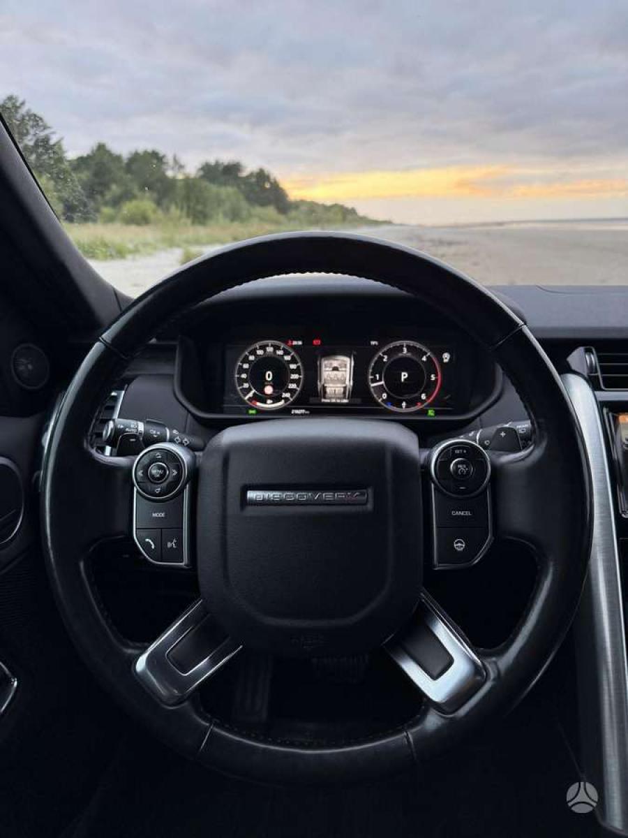 Grey Land Rover Discovery 2018 in Jurmala, with an engine capacity of 2.99 L and mileage of 210 thousand km for 19200 €, photo 12 on AUTOMOTO.COM.LV