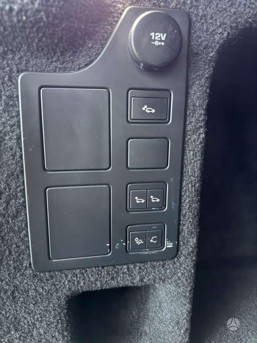 Grey Land Rover Discovery 2018 in Jurmala, with an engine capacity of 2.99 L and mileage of 210 thousand km for 19200 €, photo 21 on AUTOMOTO.COM.LV