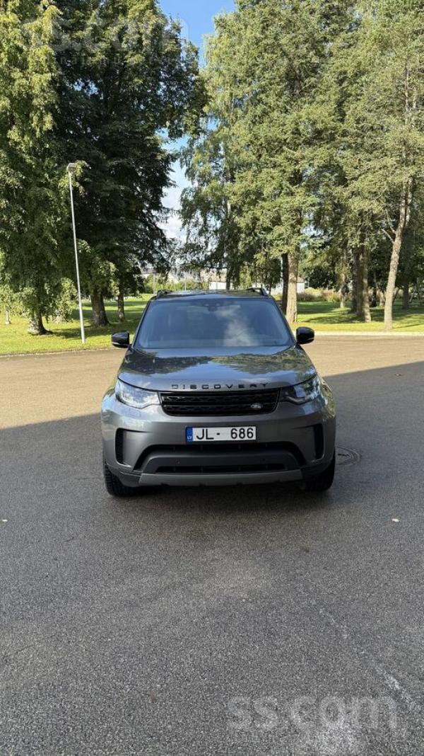Grey Land Rover Discovery 2018 in Jurmala, with an engine capacity of 3.00 L and mileage of 211 thousand km for 17699 €, photo 3 on AUTOMOTO.COM.LV