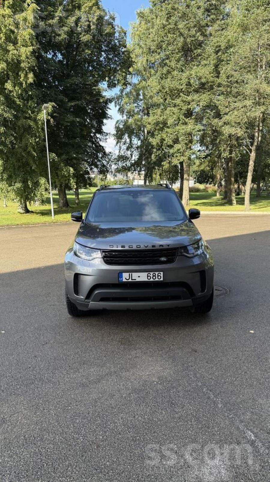 Grey Land Rover Discovery 2018 in Jurmala, with an engine capacity of 3.00 L and mileage of 211 thousand km for 17699 €, photo 3 on AUTOMOTO.COM.LV