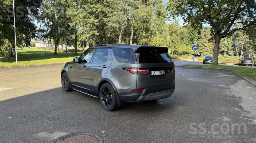 Grey Land Rover Discovery 2018 in Jurmala, with an engine capacity of 3.00 L and mileage of 211 thousand km for 17699 €, photo 5 on AUTOMOTO.COM.LV