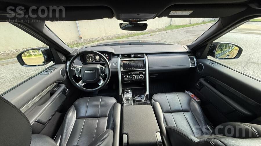 Grey Land Rover Discovery 2018 in Jurmala, with an engine capacity of 3.00 L and mileage of 211 thousand km for 17699 €, photo 9 on AUTOMOTO.COM.LV