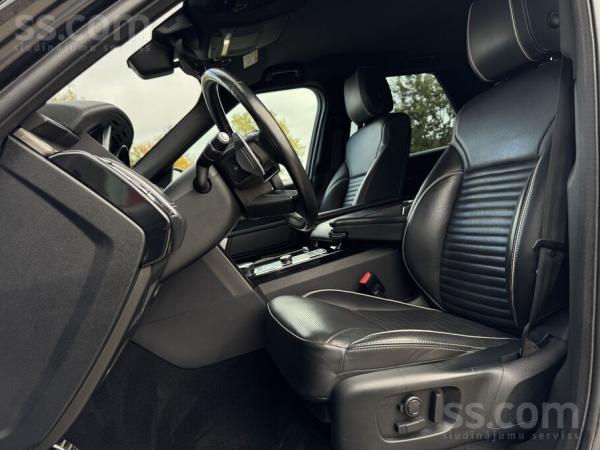 Grey Land Rover Discovery 2018 in Valmiera, with an engine capacity of 3.00 L and mileage of 107 thousand km for 27200 €, photo 8 on AUTOMOTO.COM.LV