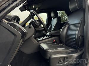 Grey Land Rover Discovery 2018 in Valmiera, with an engine capacity of 3.00 L and mileage of 107 thousand km for 27200 €, photo 8 on AUTOMOTO.COM.LV