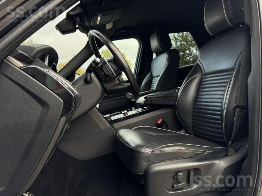 Grey Land Rover Discovery 2018 in Valmiera, with an engine capacity of 3.00 L and mileage of 107 thousand km for 27200 €, photo 8 on AUTOMOTO.COM.LV