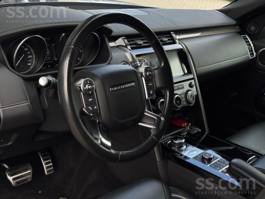 Grey Land Rover Discovery 2018 in Valmiera, with an engine capacity of 3.00 L and mileage of 107 thousand km for 27200 €, photo 9 on AUTOMOTO.COM.LV