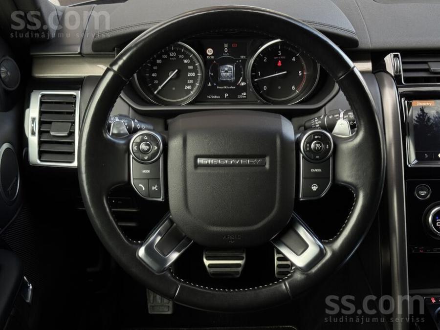 Grey Land Rover Discovery 2018 in Valmiera, with an engine capacity of 3.00 L and mileage of 107 thousand km for 27200 €, photo 10 on AUTOMOTO.COM.LV