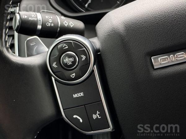 Grey Land Rover Discovery 2018 in Valmiera, with an engine capacity of 3.00 L and mileage of 107 thousand km for 27200 €, photo 11 on AUTOMOTO.COM.LV