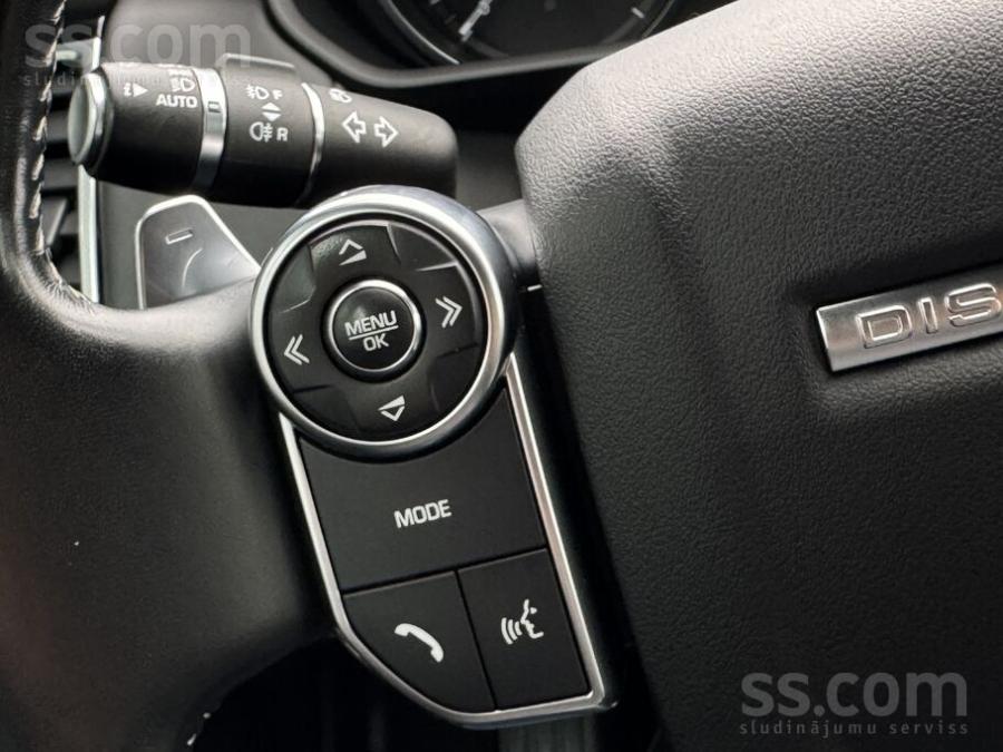 Grey Land Rover Discovery 2018 in Valmiera, with an engine capacity of 3.00 L and mileage of 107 thousand km for 27200 €, photo 11 on AUTOMOTO.COM.LV