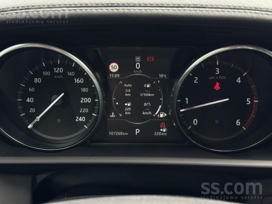Grey Land Rover Discovery 2018 in Valmiera, with an engine capacity of 3.00 L and mileage of 107 thousand km for 27200 €, photo 13 on AUTOMOTO.COM.LV