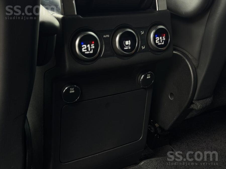 Grey Land Rover Discovery 2018 in Valmiera, with an engine capacity of 3.00 L and mileage of 107 thousand km for 27200 €, photo 20 on AUTOMOTO.COM.LV
