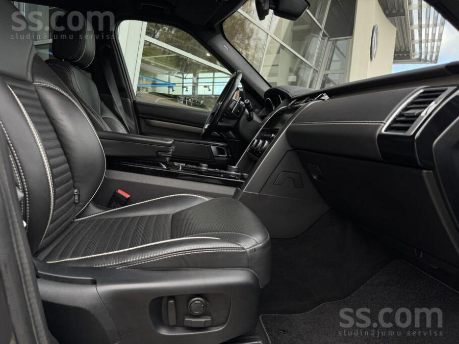 Grey Land Rover Discovery 2018 in Valmiera, with an engine capacity of 3.00 L and mileage of 107 thousand km for 27200 €, photo 21 on AUTOMOTO.COM.LV