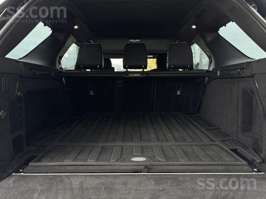 Grey Land Rover Discovery 2018 in Valmiera, with an engine capacity of 3.00 L and mileage of 107 thousand km for 27200 €, photo 24 on AUTOMOTO.COM.LV