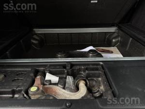 Grey Land Rover Discovery 2018 in Valmiera, with an engine capacity of 3.00 L and mileage of 107 thousand km for 27200 €, photo 25 on AUTOMOTO.COM.LV