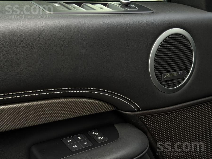 Grey Land Rover Discovery 2018 in Valmiera, with an engine capacity of 3.00 L and mileage of 107 thousand km for 27200 €, photo 28 on AUTOMOTO.COM.LV