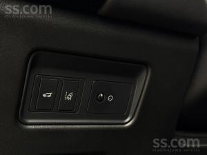 Grey Land Rover Discovery 2018 in Valmiera, with an engine capacity of 3.00 L and mileage of 107 thousand km for 27200 €, photo 29 on AUTOMOTO.COM.LV