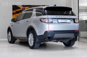 Grey Land Rover Discovery 2019 in Riga, with an engine capacity of 2.00 L and mileage of 121 thousand km for 23900 €, photo 4 on AUTOMOTO.COM.LV