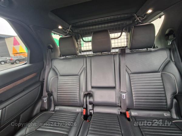 Grey Land Rover Discovery 2019 in Tallinn, with an engine capacity of 3.00 L and mileage of 180 thousand km for 32500 €, photo 8 on AUTOMOTO.COM.LV