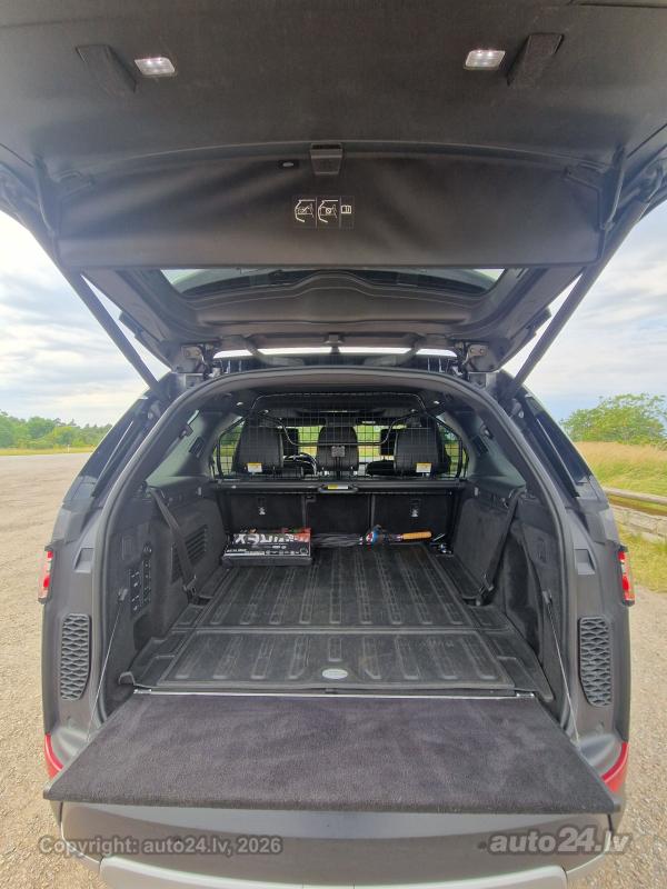 Grey Land Rover Discovery 2019 in Tallinn, with an engine capacity of 3.00 L and mileage of 184 thousand km for 28500 €, photo 5 on AUTOMOTO.COM.LV