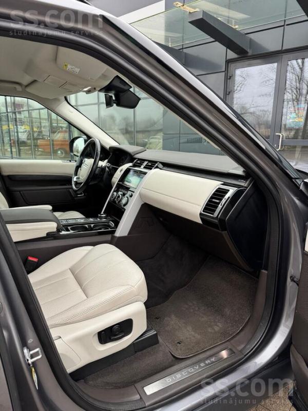Grey Land Rover Discovery 2020 in Dobele, with an engine capacity of 2.00 L and mileage of 112 thousand km for 31000 €, photo 6 on AUTOMOTO.COM.LV